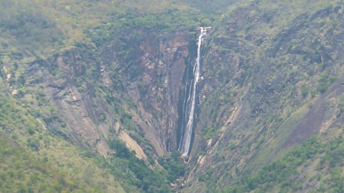 9 Most Beautiful Waterfalls In Tamilnadu - Geek of Adventure
