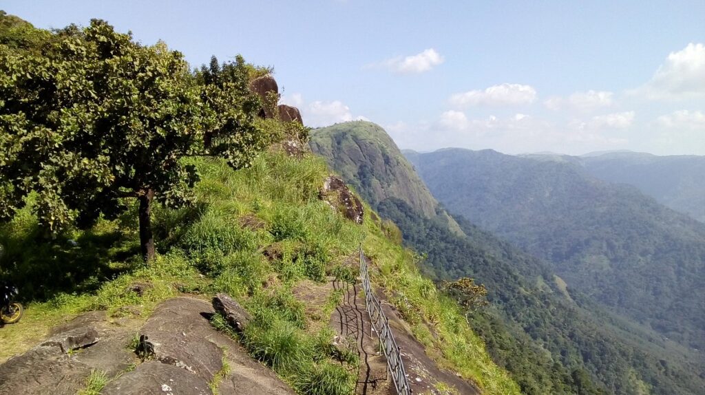 Top 12 Famous Tourist Places In Idukki - Geek of Adventure