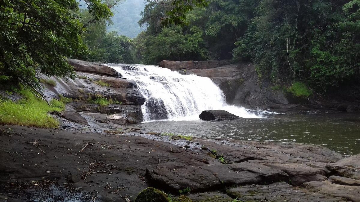 Top 16 Mesmerizing Waterfalls In Kerala - Geek of Adventure