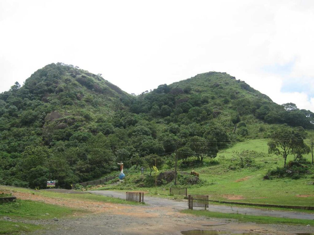 Top 11 Famous Tourist Places In Vagamon - Geek of Adventure