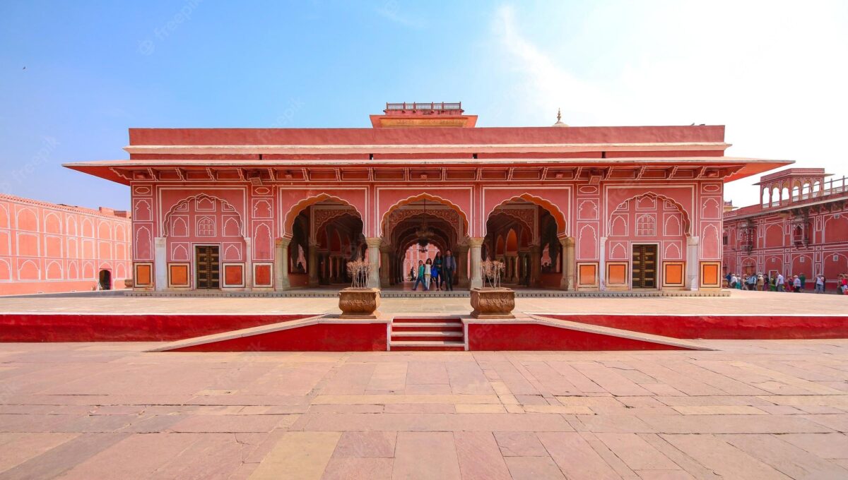 Top 12 Famous Tourist Places In Jaipur - Geek of Adventure